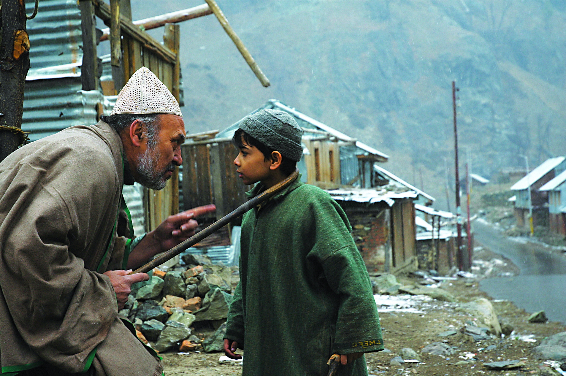 타한 - 수류탄을 쥔 소년 (TAHAAN - A Boy with a Grenade) 상세정보 | 씨네21