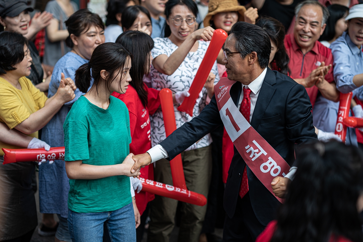 불도저에 탄 소녀 (The Girl on a Bulldozer) 상세정보 | 씨네21